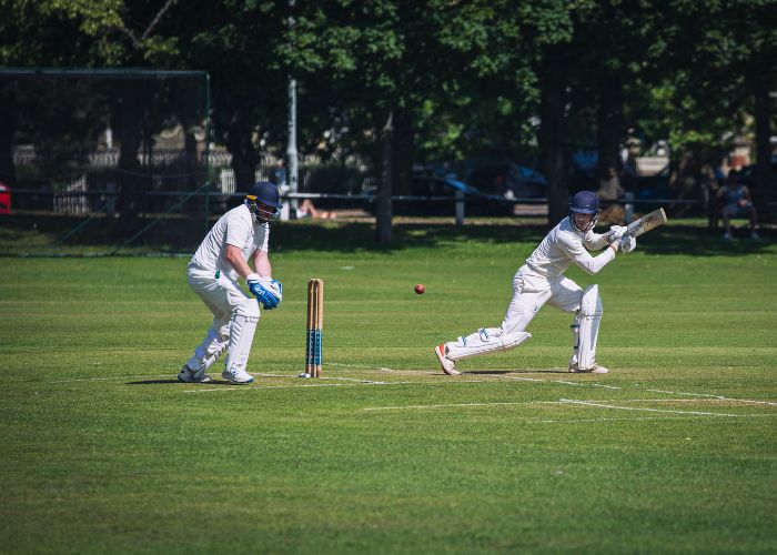 The Ultimate Beginner's Cricket Bat Size Guide! - Huck - Huck